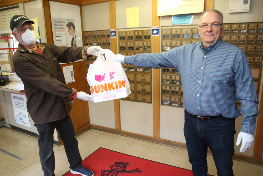 Rotary Club pays tribute to postal workers | Litchfield.bz