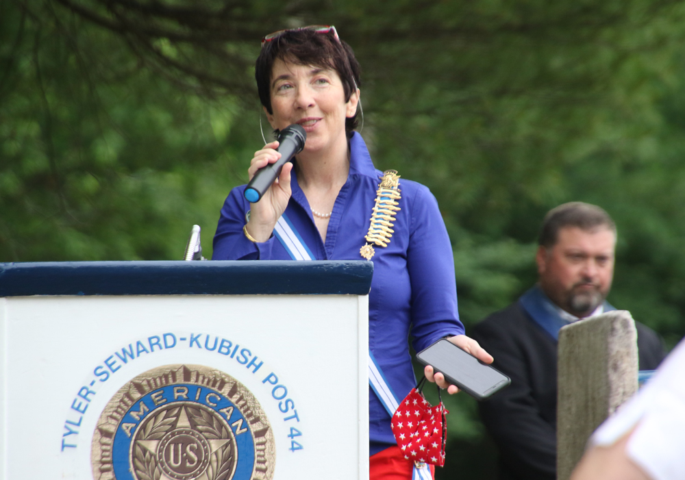 Patriot’s new gravestone is dedicated | Litchfield.bz