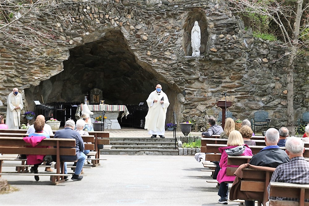 Outdoor Mass returns to Lourdes Shrine | Litchfield.bz
