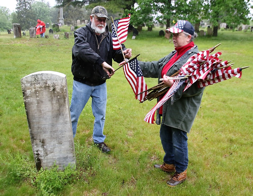 Planting new flags a Memorial Day tradition | Litchfield.bz