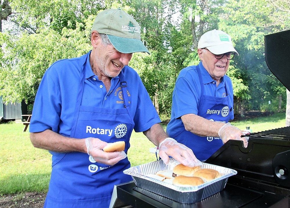 Rotary, community center provide supper | Litchfield.bz