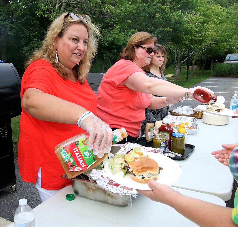 Rotary, community center provide supper | Litchfield.bz