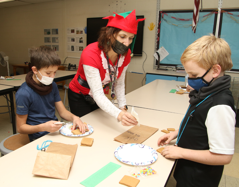 Warren School celebrates the season | Litchfield.bz