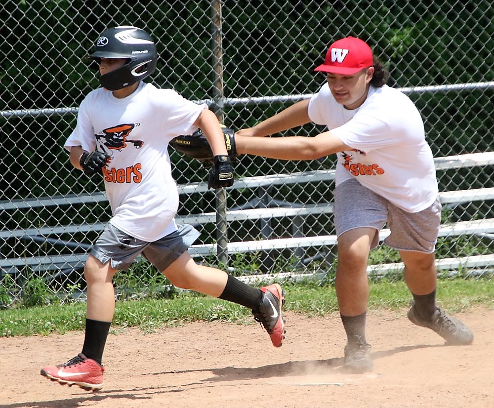 Twister Clinic teaches the basics of baseball | Litchfield.bz