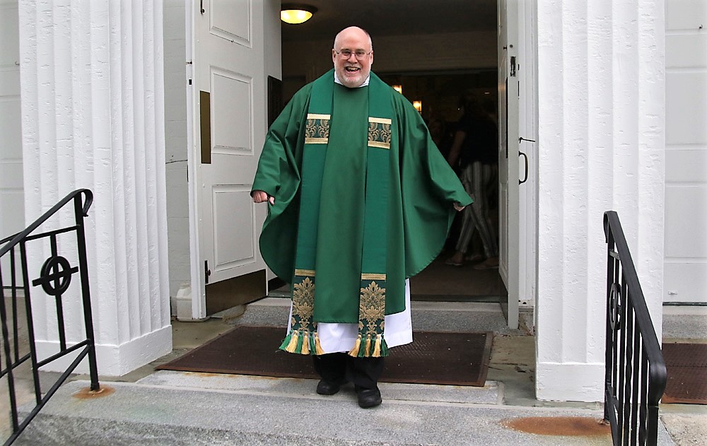 Father Pinette makes debut at St. Anthony’s | Litchfield.bz