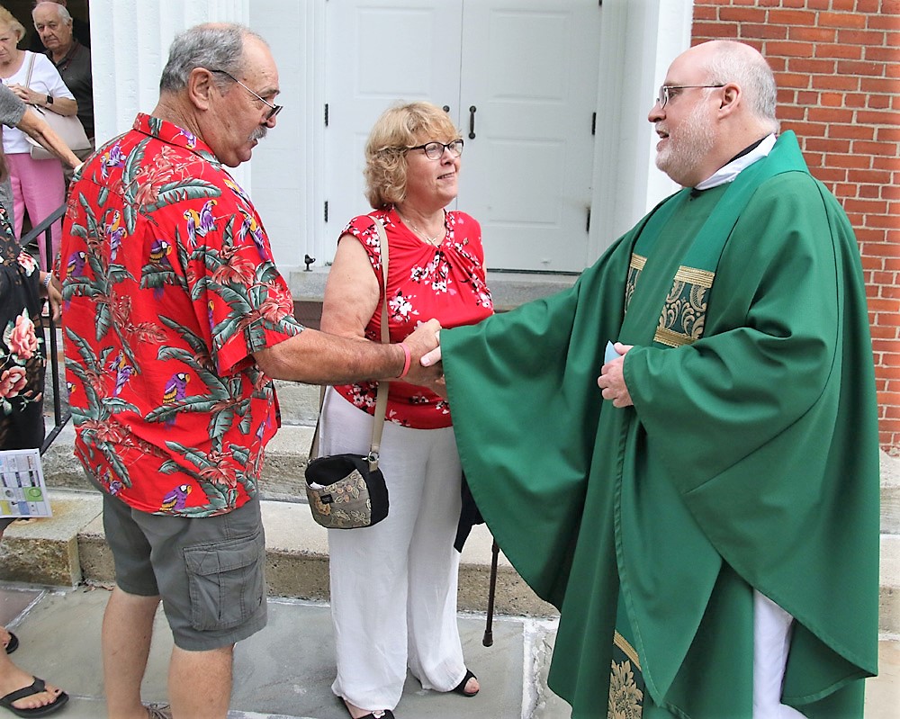 Father Pinette makes debut at St. Anthony’s | Litchfield.bz