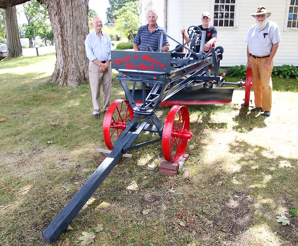 Restoration gives grader new look in Morris | Litchfield.bz