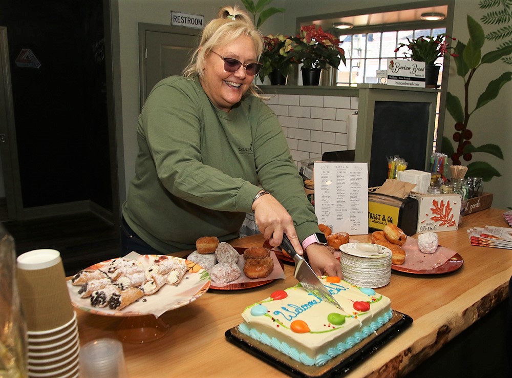 Toast & Co. celebrates new indoor dining | Litchfield.bz