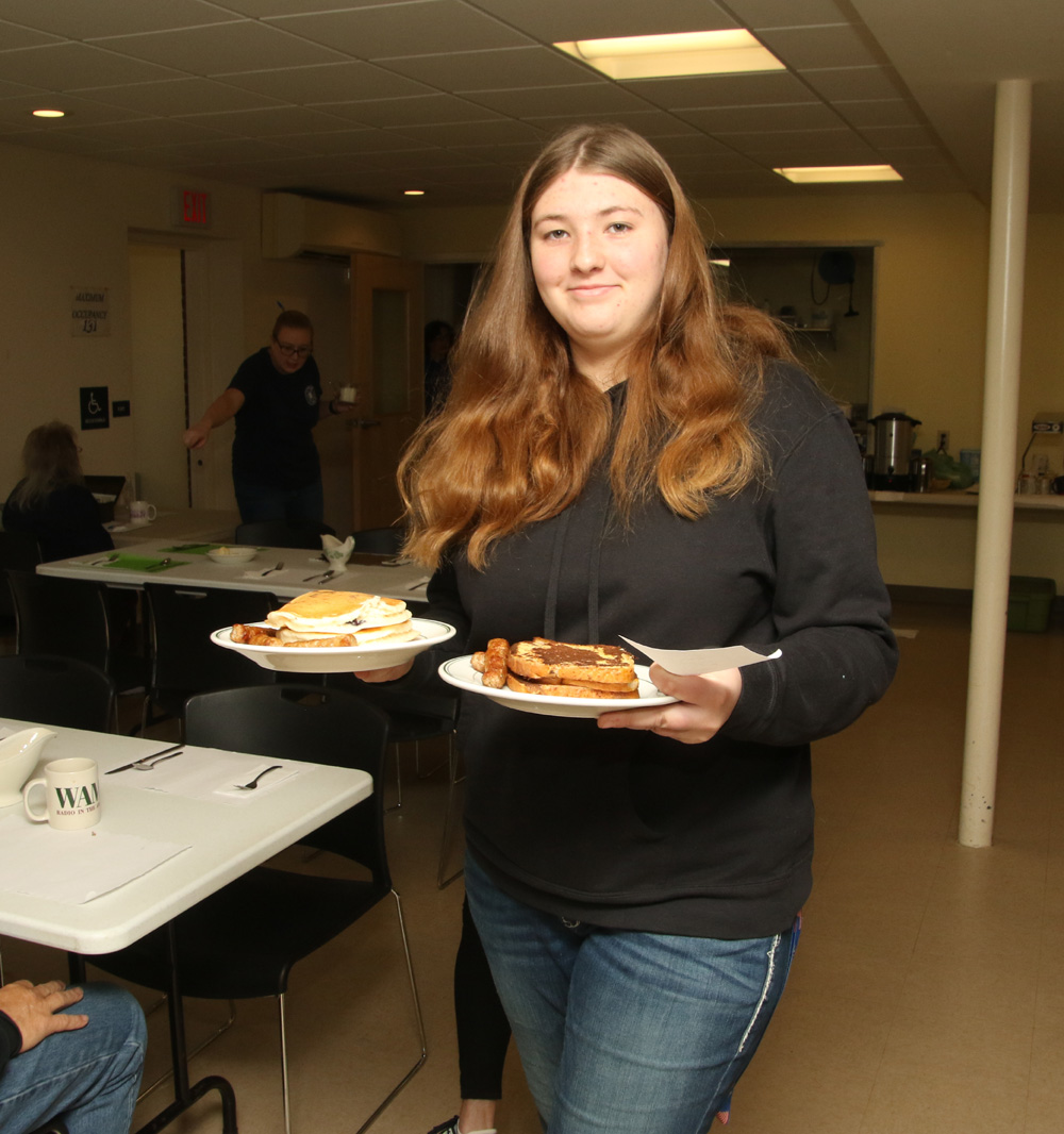 Warren ladies auxiliary serves up a hot one | Litchfield.bz