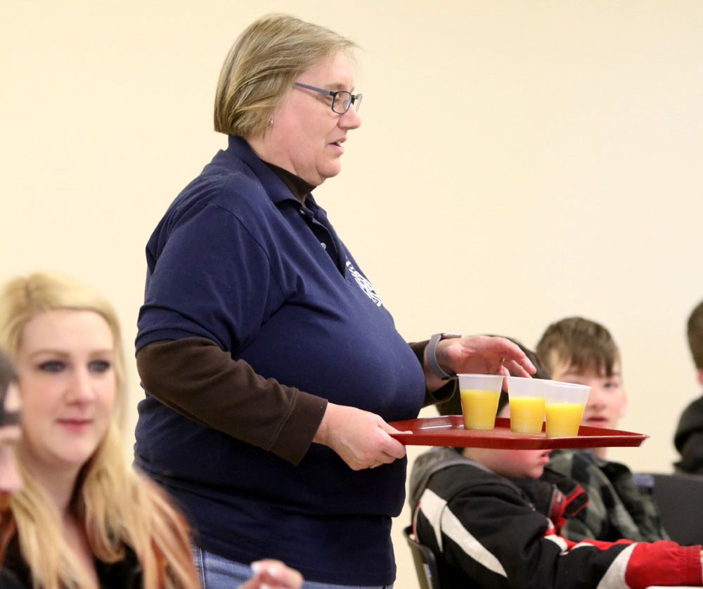 Ladies auxiliary in Warren serves breakfast | Litchfield.bz