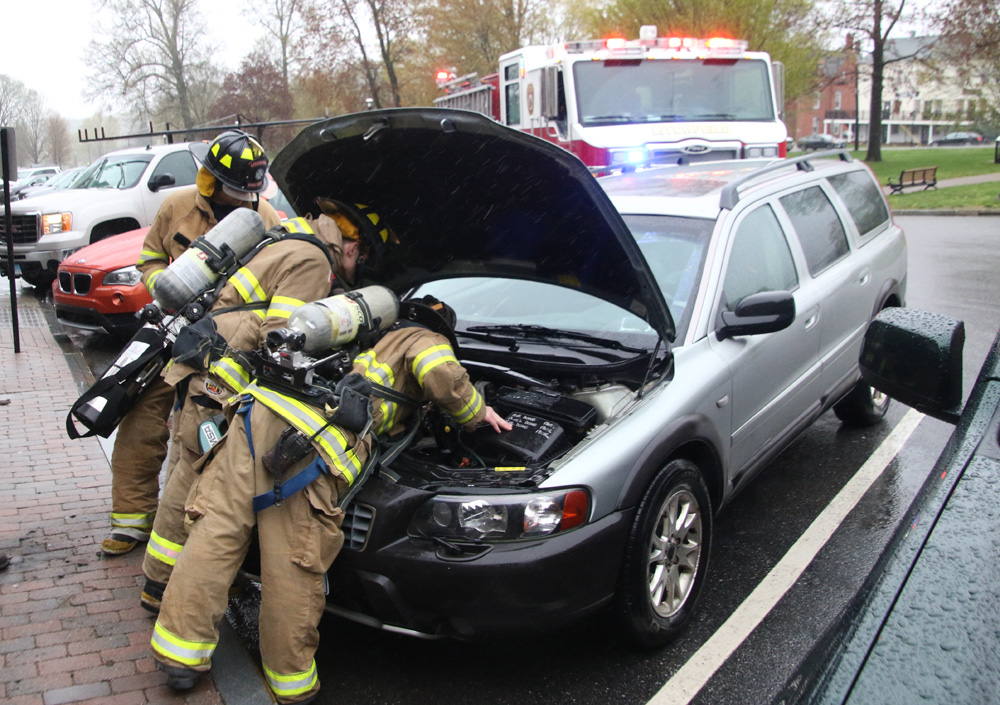 Firefighters respond to small car fire | Litchfield.bz