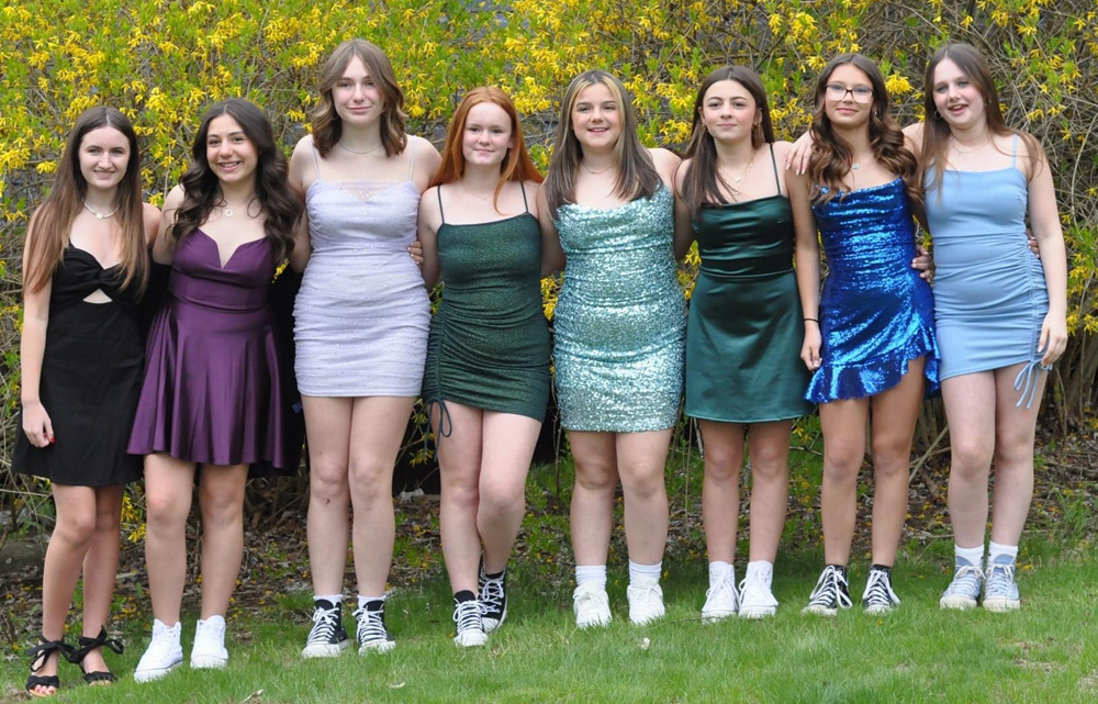 Middle school students hit dance floor | Litchfield.bz