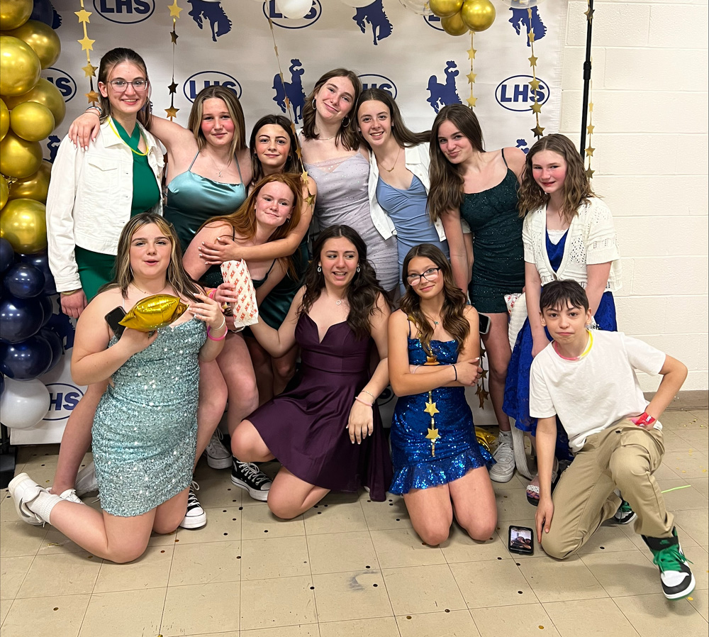 Middle school students hit dance floor | Litchfield.bz