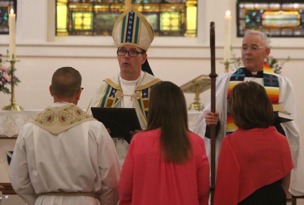 Bishop helps St. Paul’s install its new rector | Litchfield.bz