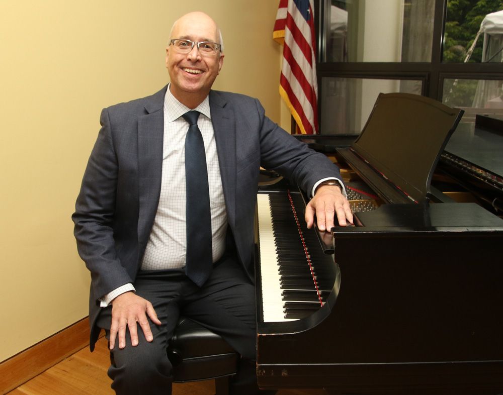 Preview party kicks off garden club show | Litchfield.bz