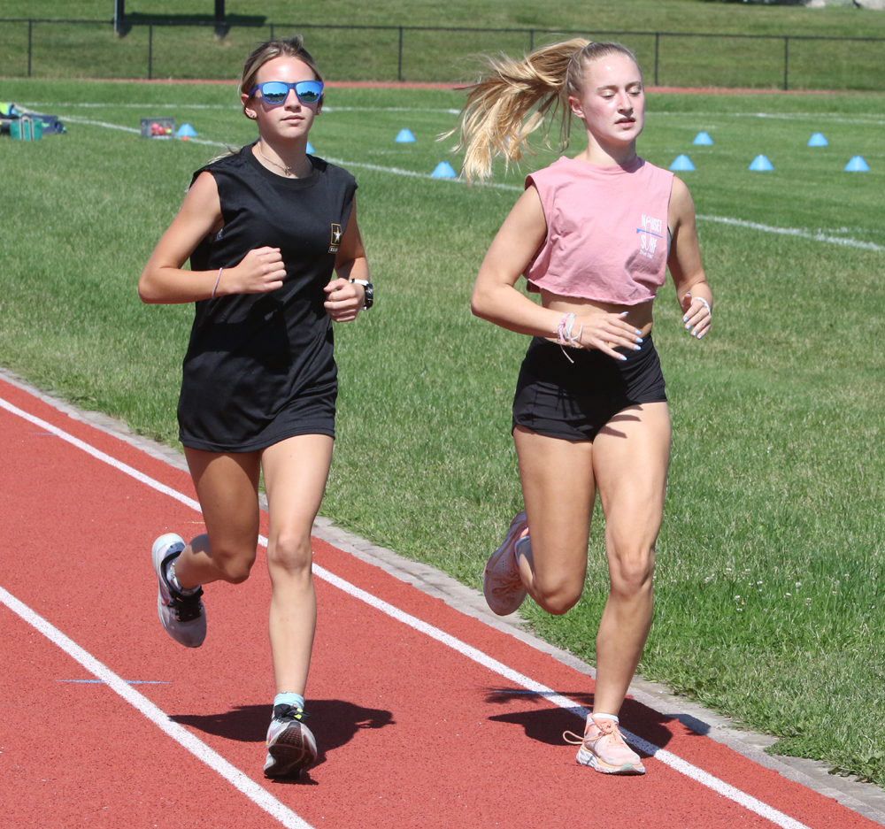 Cross-country runners put to track test | Litchfield.bz