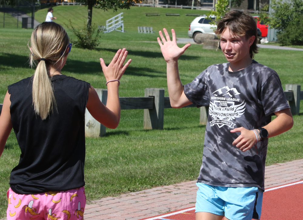 Cross-country runners put to track test | Litchfield.bz