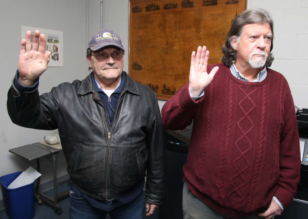 Elected officials take the oath of office | Litchfield.bz