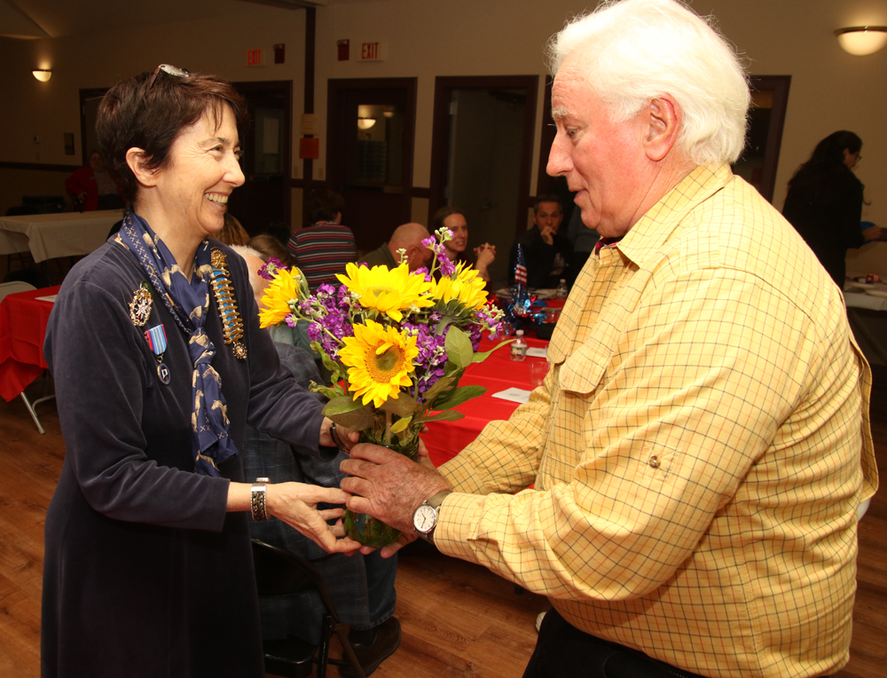 DAR chapter awards Litwin and Golding | Litchfield.bz