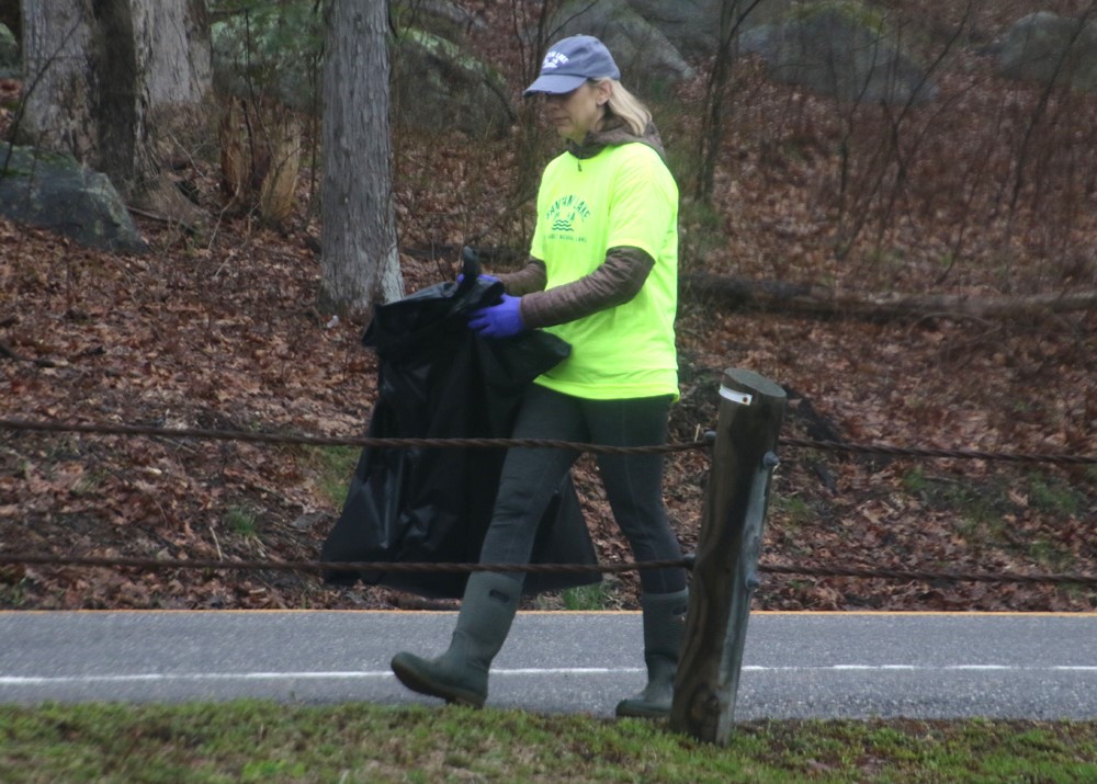 BLPA takes on trash in Earth Day cleanup | Litchfield.bz
