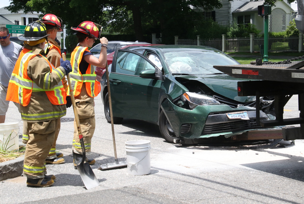 Three injured in accident on East Street | Litchfield.bz