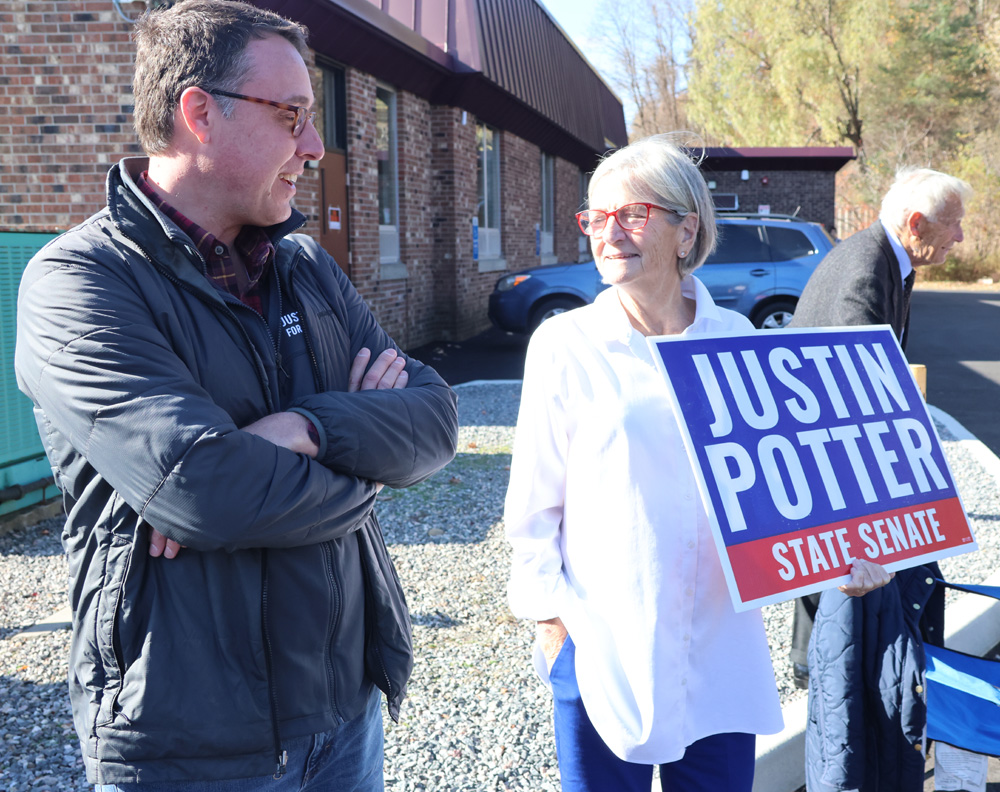 Voters head to the polls on Election Day | Litchfield.bz