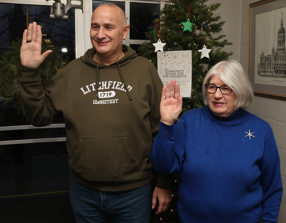 Taking the oath of office in Litchfield | Litchfield.bz