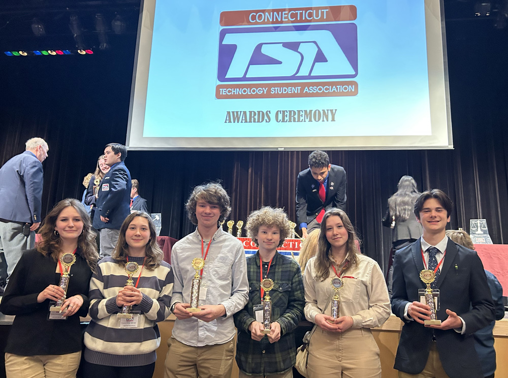 Technology team excels at state conference | Litchfield.bz