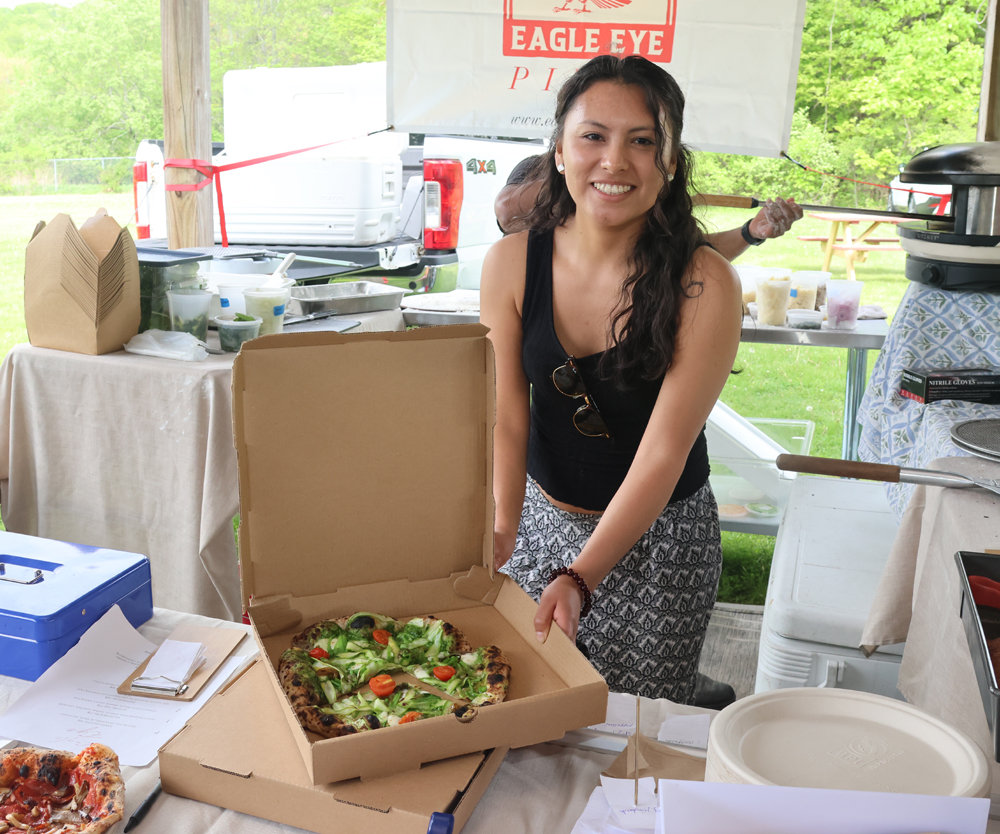 Successful opening day for farm market | Litchfield.bz