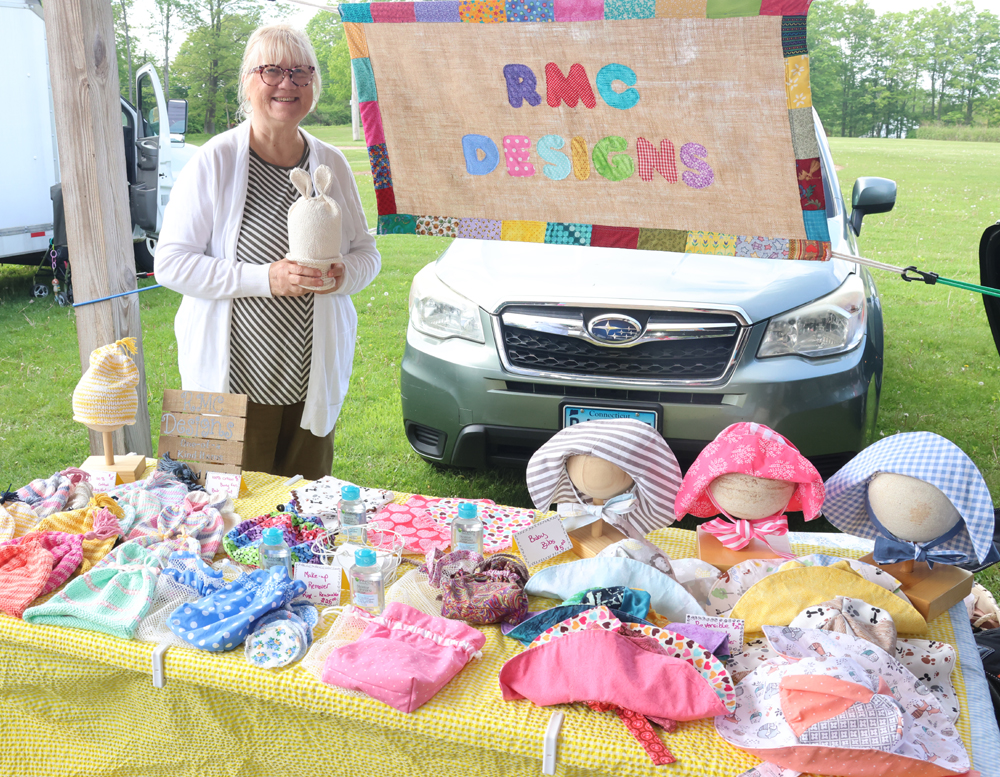 Successful opening day for farm market | Litchfield.bz