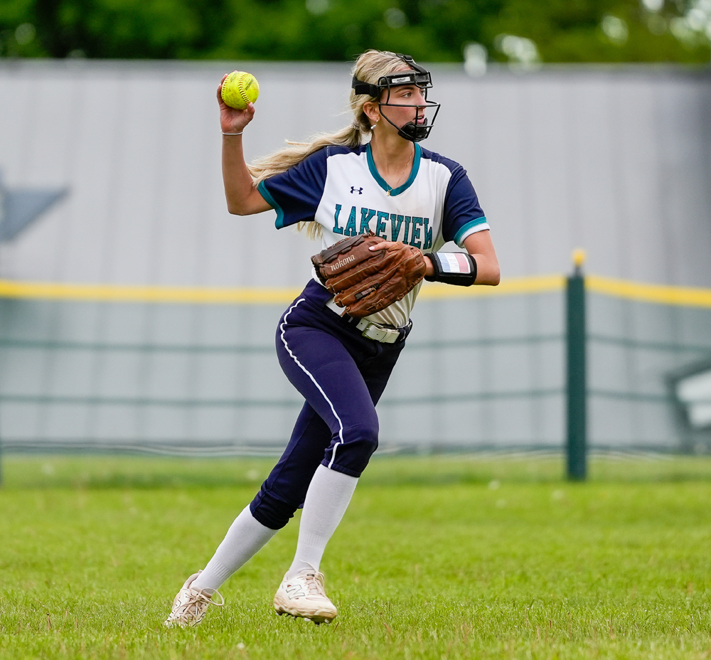 Lakeview seniors honored at home finale | Litchfield.bz