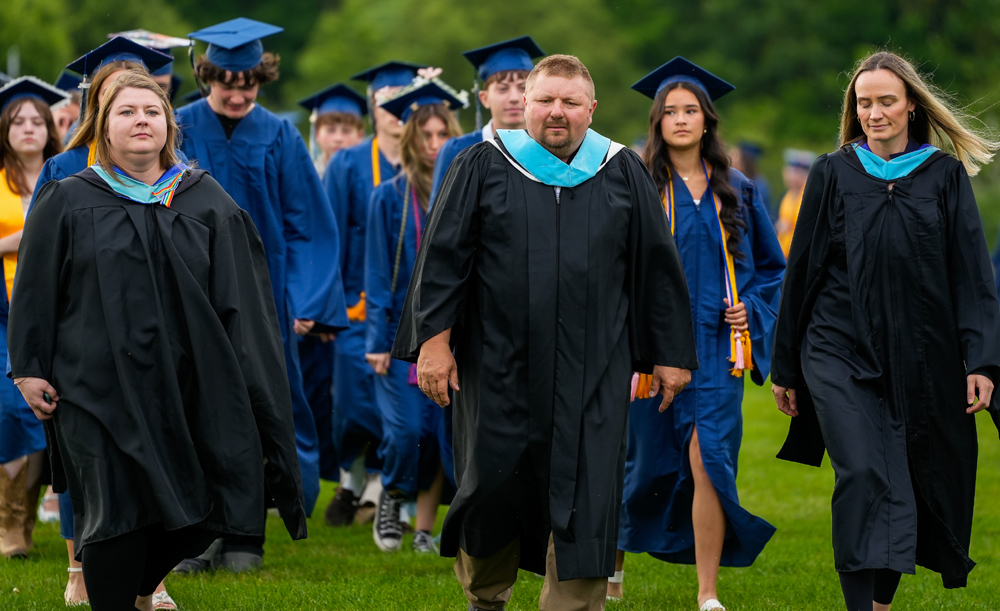 Congratulations Lakeview Class of 2025 | Litchfield.bz