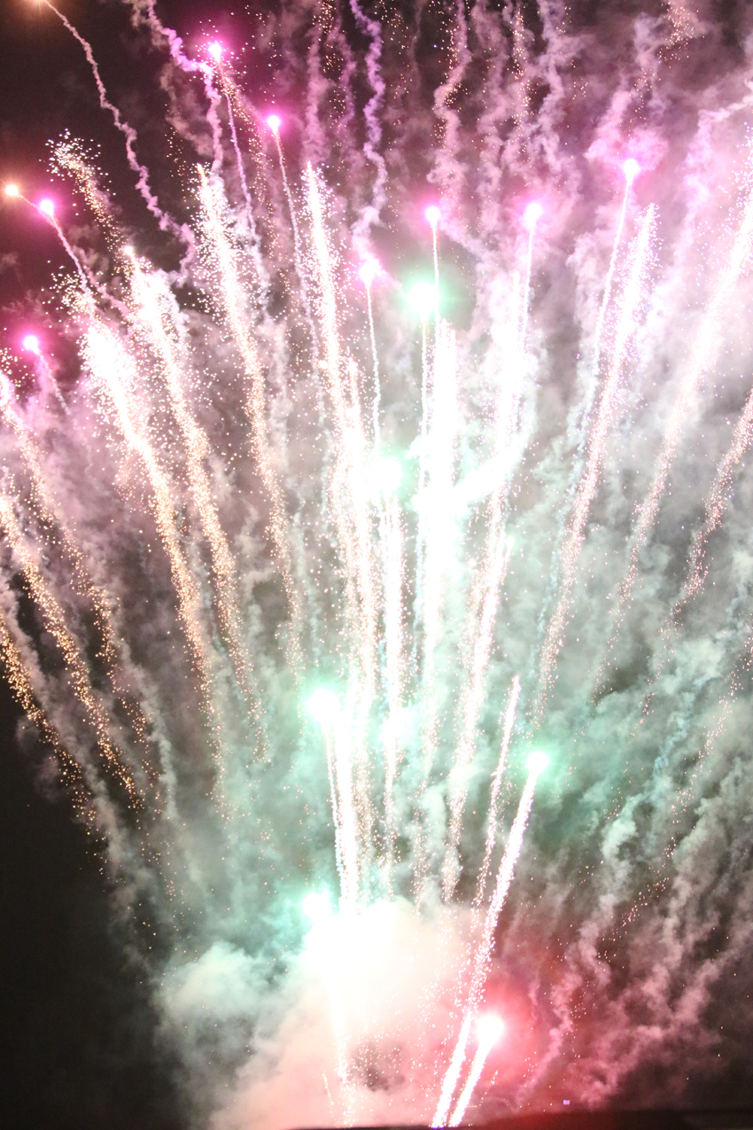 Fireworks light up the sky over Bantam Lake | Litchfield.bz
