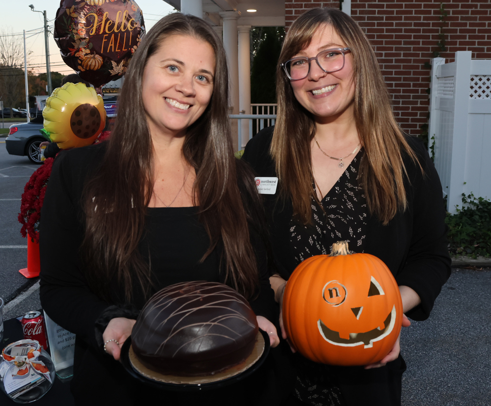 Northwest Community Bank hosts social | Litchfield.bz