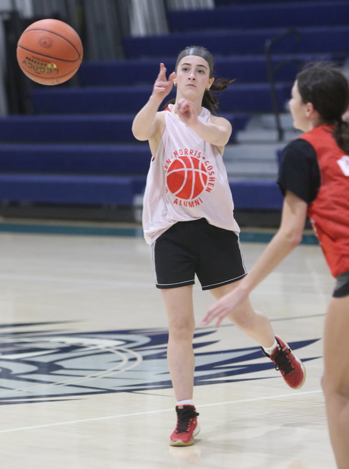 Women alumni put on a basketball show | Litchfield.bz