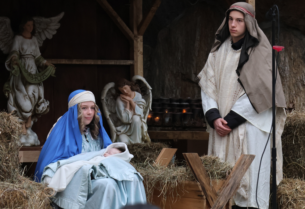 Nativity is a Christmas tradition at Shrine | Litchfield.bz