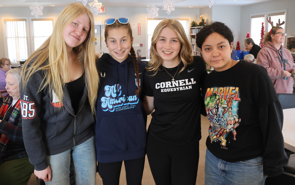 Lakeview quartet leads XMas floral workshop | Litchfield.bz