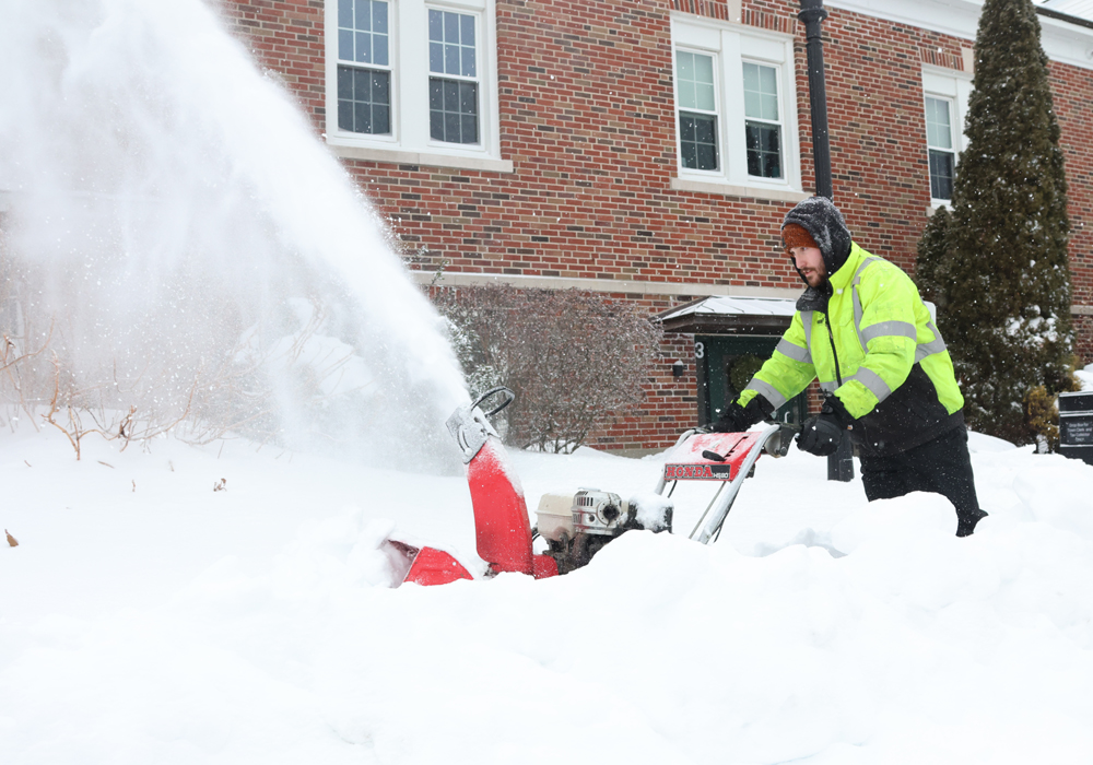 Storm packs a wallop, keeps schools closed | Litchfield.bz