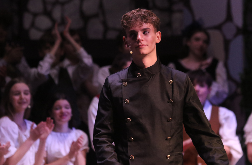 Showstoppers: Lakeview Players superb | Litchfield.bz